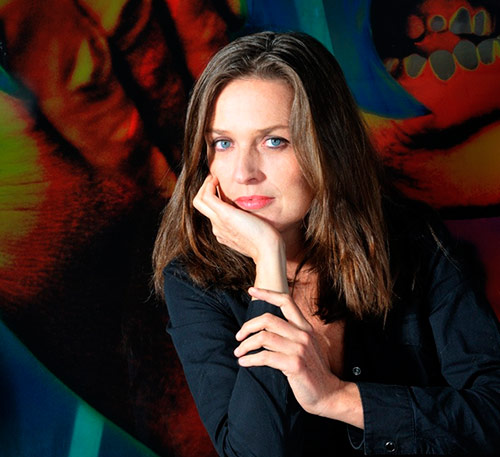 Art Madrid'26 – Ouka Leele firma el cartel 10º aniversario de Art Madrid.